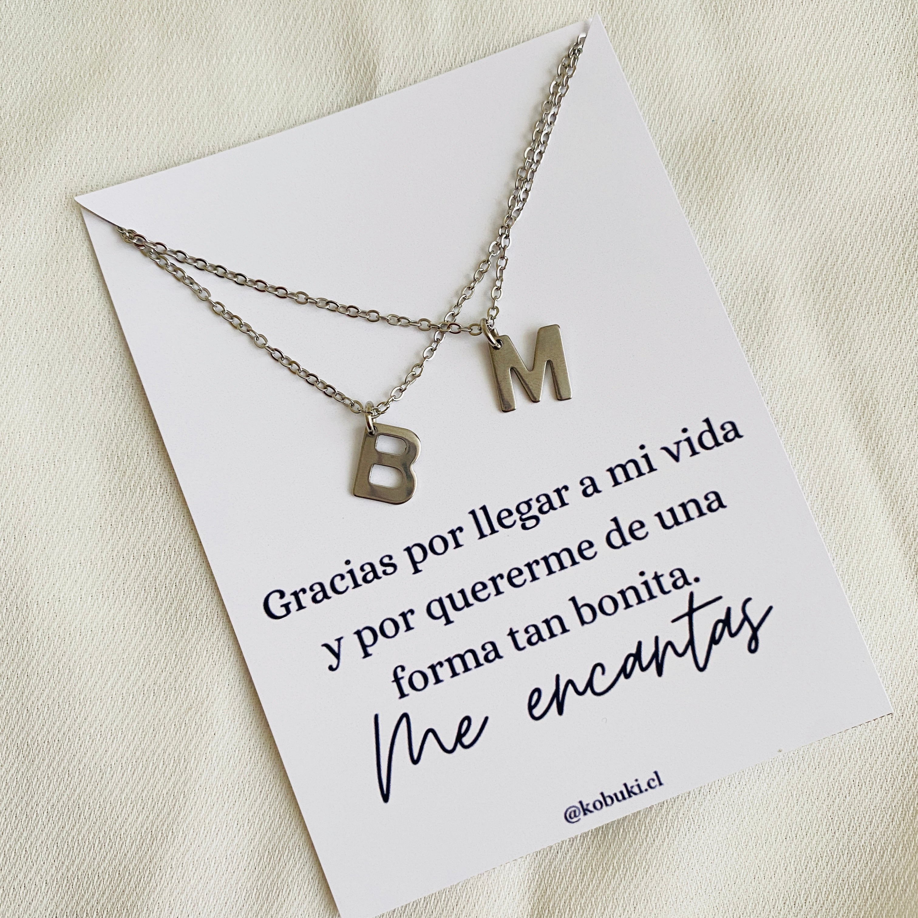 Collar iníciales para compartir – Kobuki
